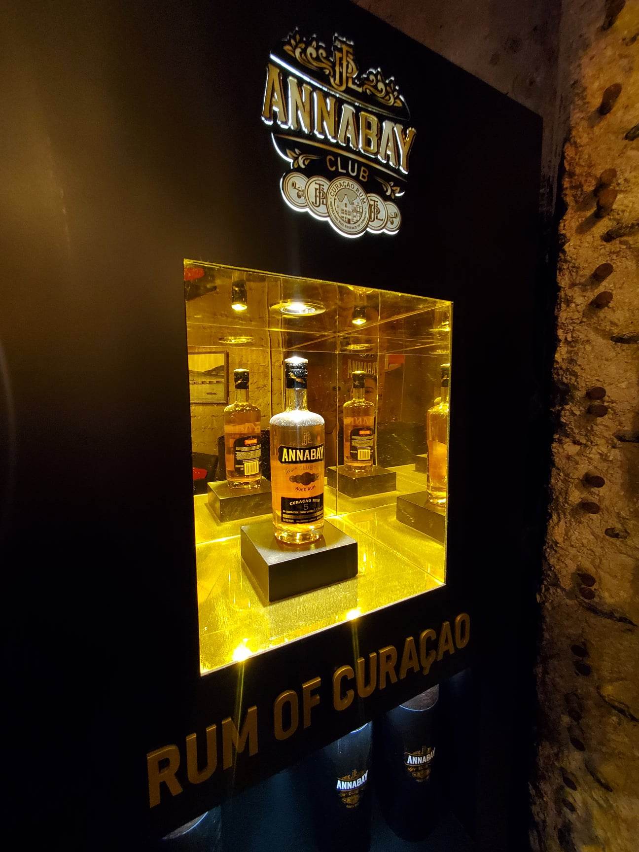 AnnaBay Club Rum…yum yum yum | Curaçao 4 Canadians